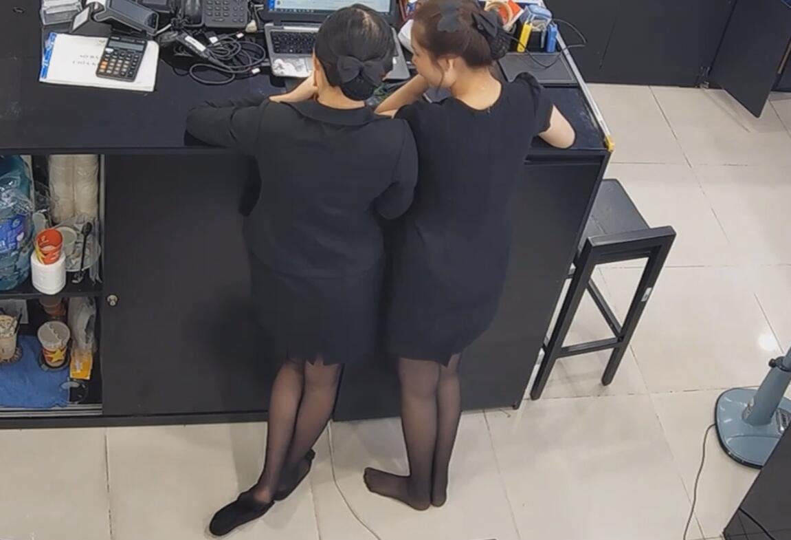 The jewelry store hostess in black nylon show us her cute feet! 177